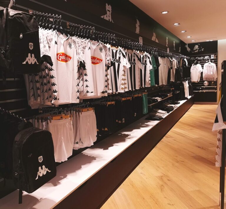 Agencement magasin de sport - Mobilier sur-mesure – RACINEA